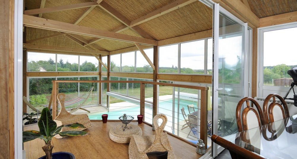 Focus sur la veranda sur terrasse bois - Agrandir ma maison